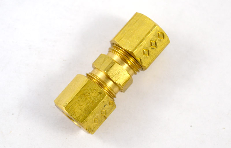 BF40 | 1/4" Solderless Compression Union Brass Fitting